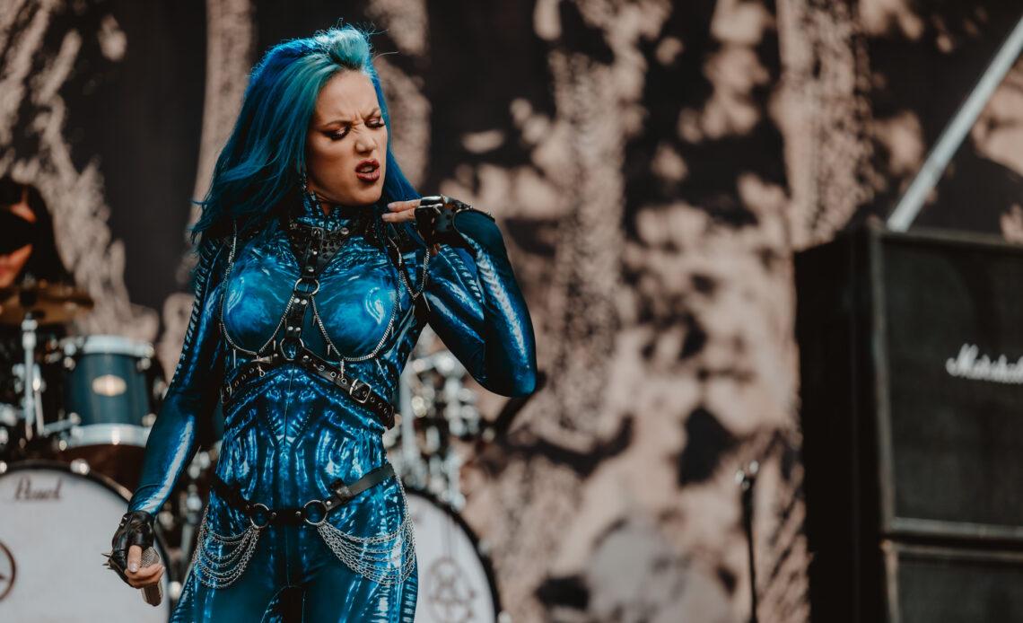 Debuutsingle Blue Medusa - "Checkmate"
