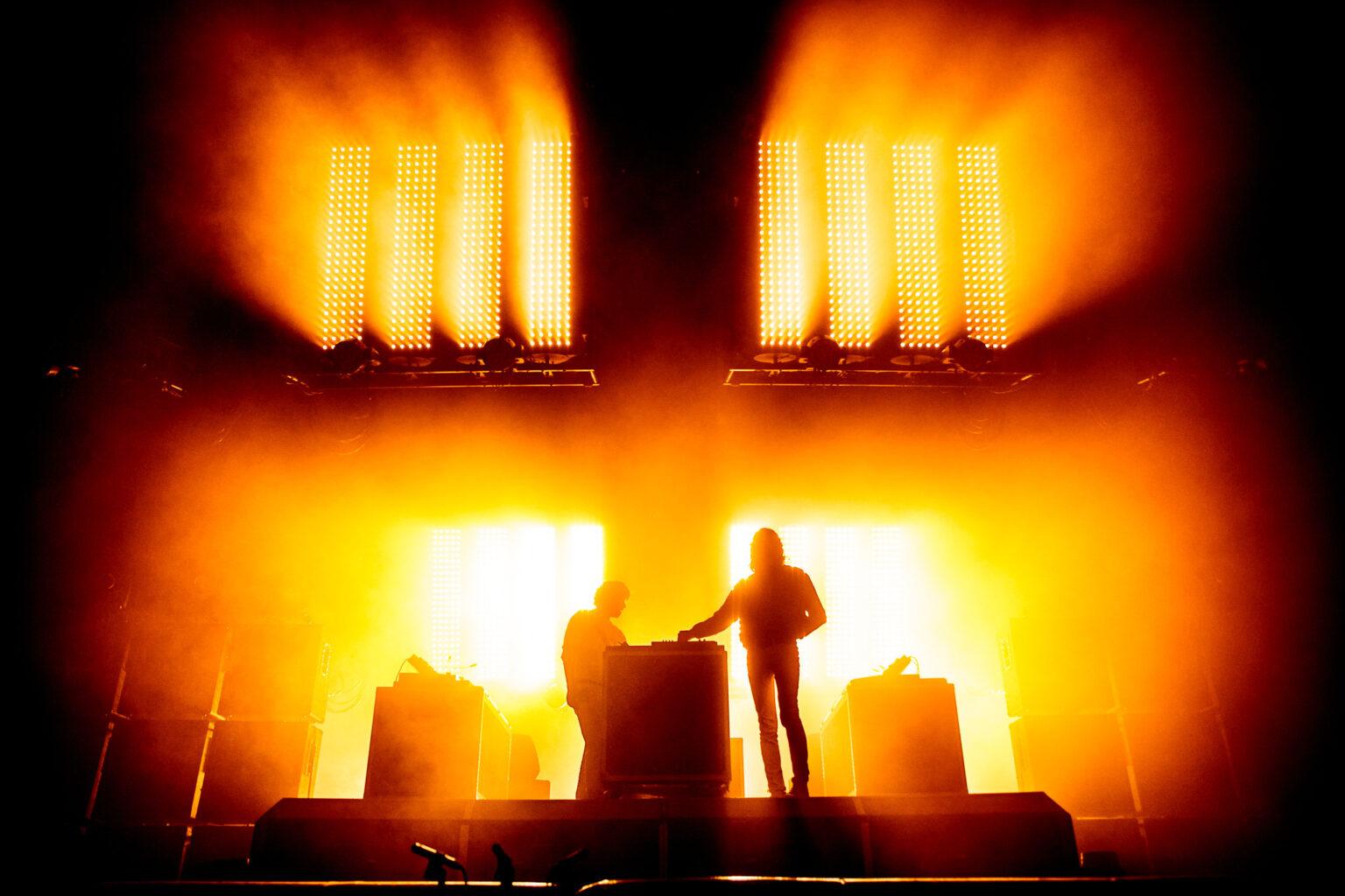 Nieuwe single Justice - "One Night/All Night" (feat. Tame Impala ...