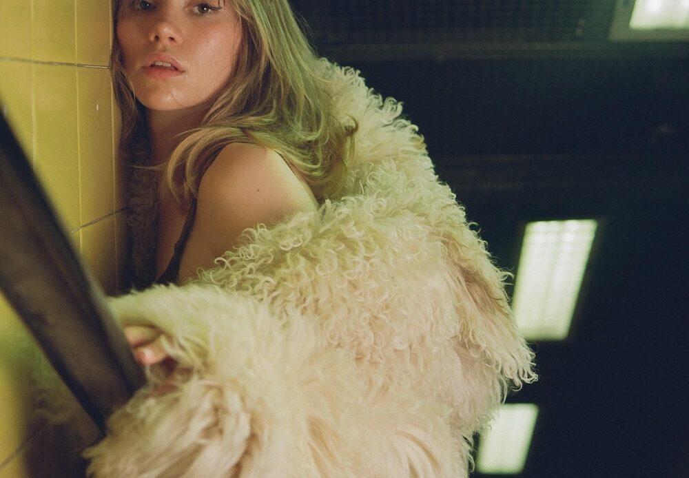 Nieuwe singles Suki Waterhouse - "My Fun" & "Faded"