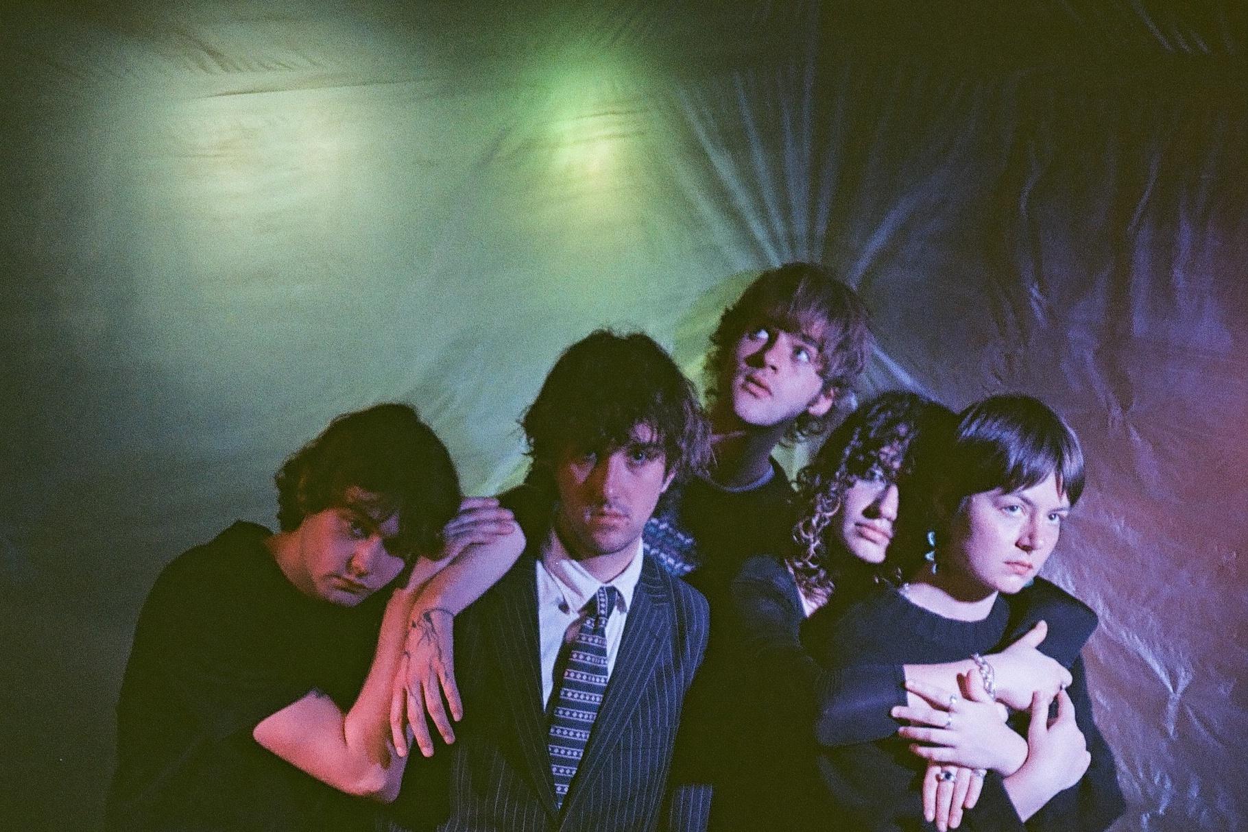 Debuutsingle Goodbye - “Meat”