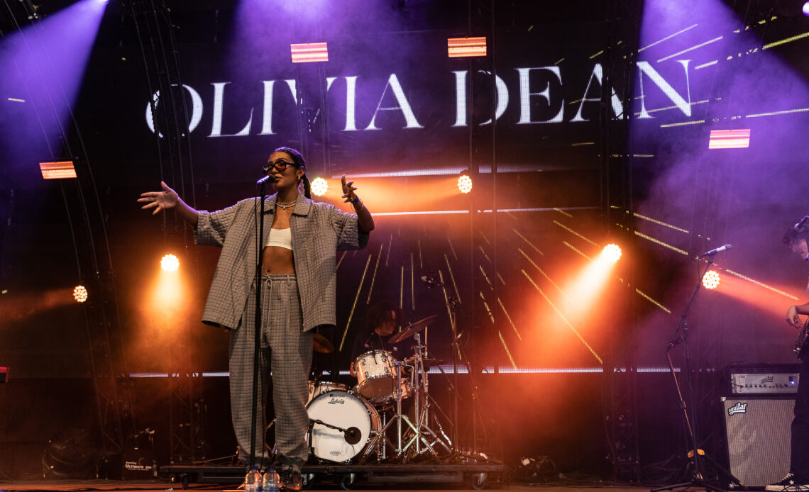 Nieuwe single Olivia Dean – “It Isn't Perfect But It Might Be”