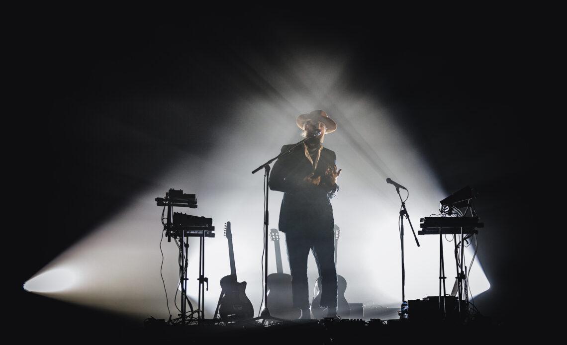 Ry X @ De Roma: Van breekbaar naar dansbaar en terug