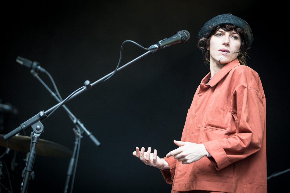 Aldous Harding @ Koninklijk Circus: Existentiële crisis op een dinsdagavond